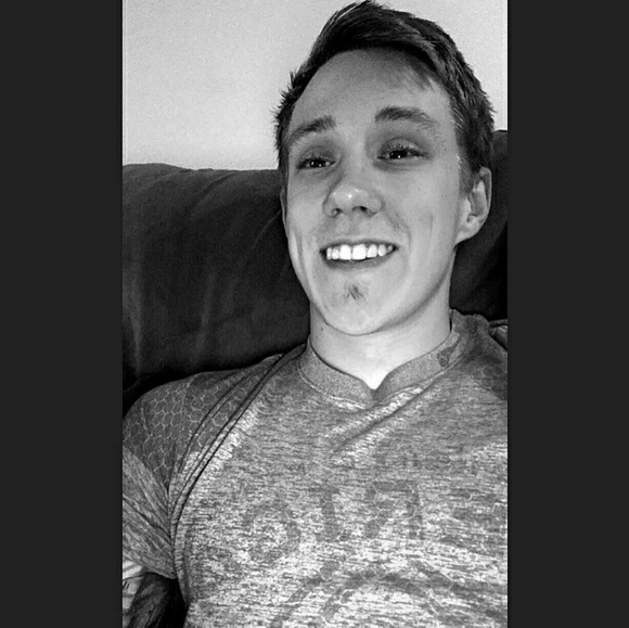 Dustin's Closet (@dustinmiron) | Poshmark